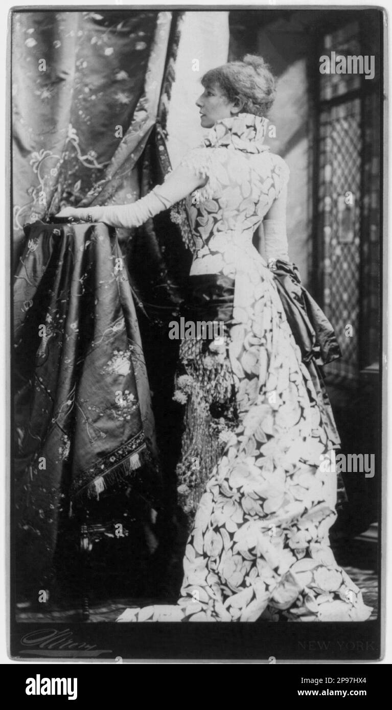 1880 , New York , USA : The french most celebrated theatre actress ...