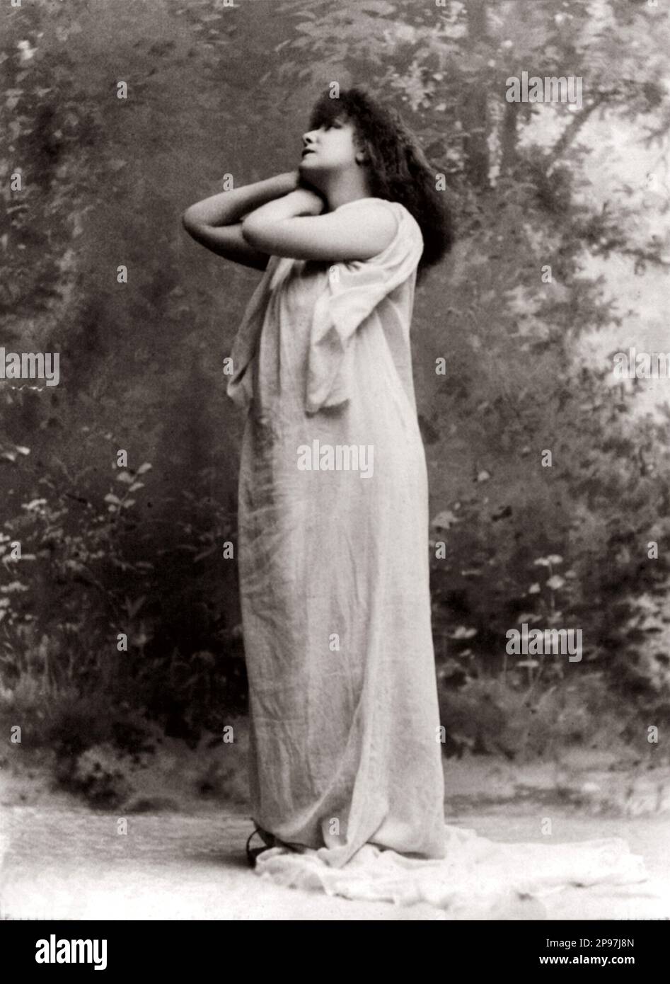 The french most celebrated theatre actress SARAH BERNHARDT , in FEDRA ...