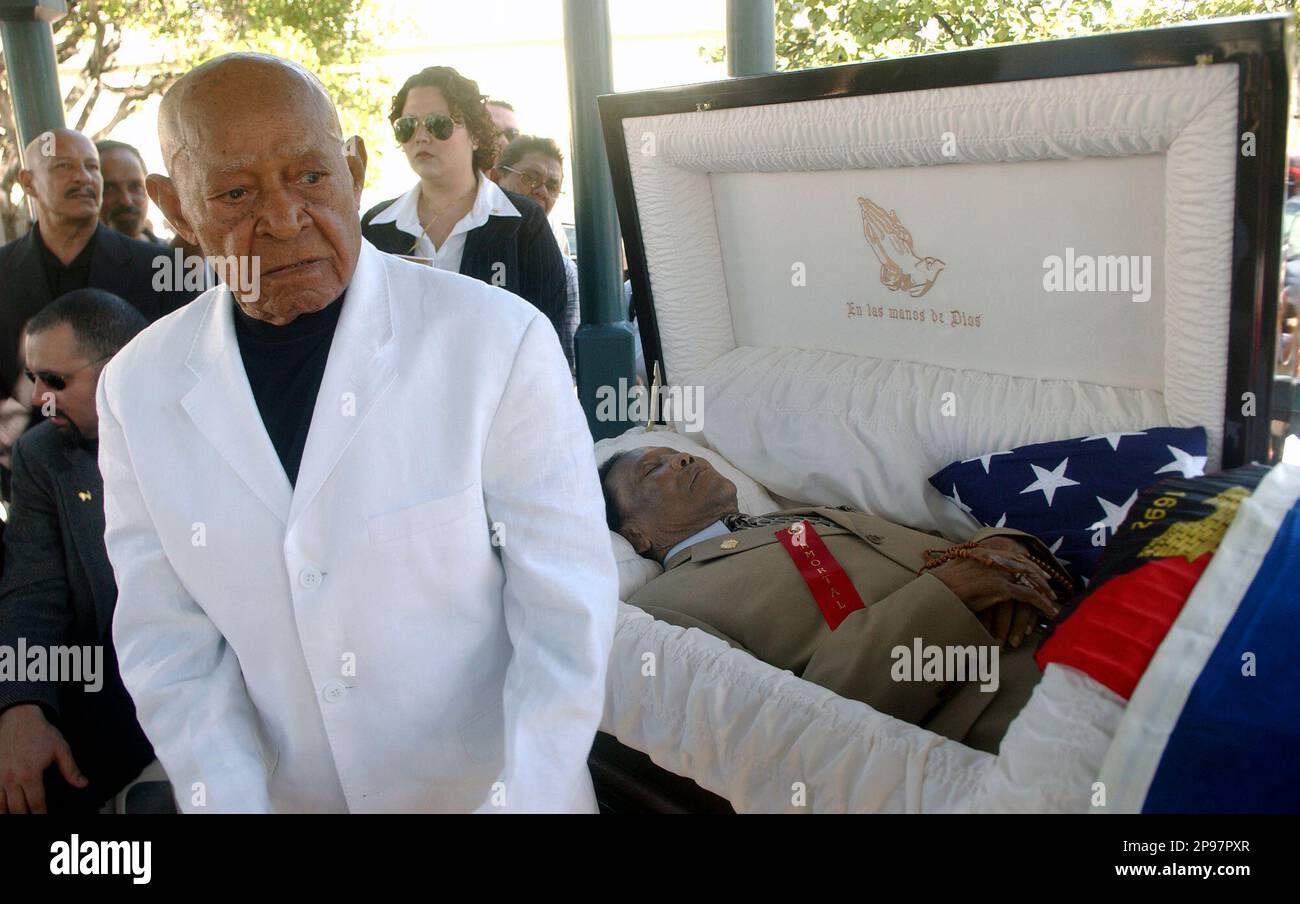 Former baseball player Millito Navarro, 103, mourns his best friend ...