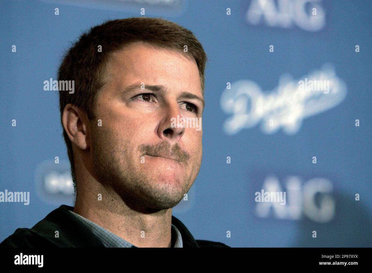 Los Angeles Dodgers second baseman Jeff Kent announces his retirement ...