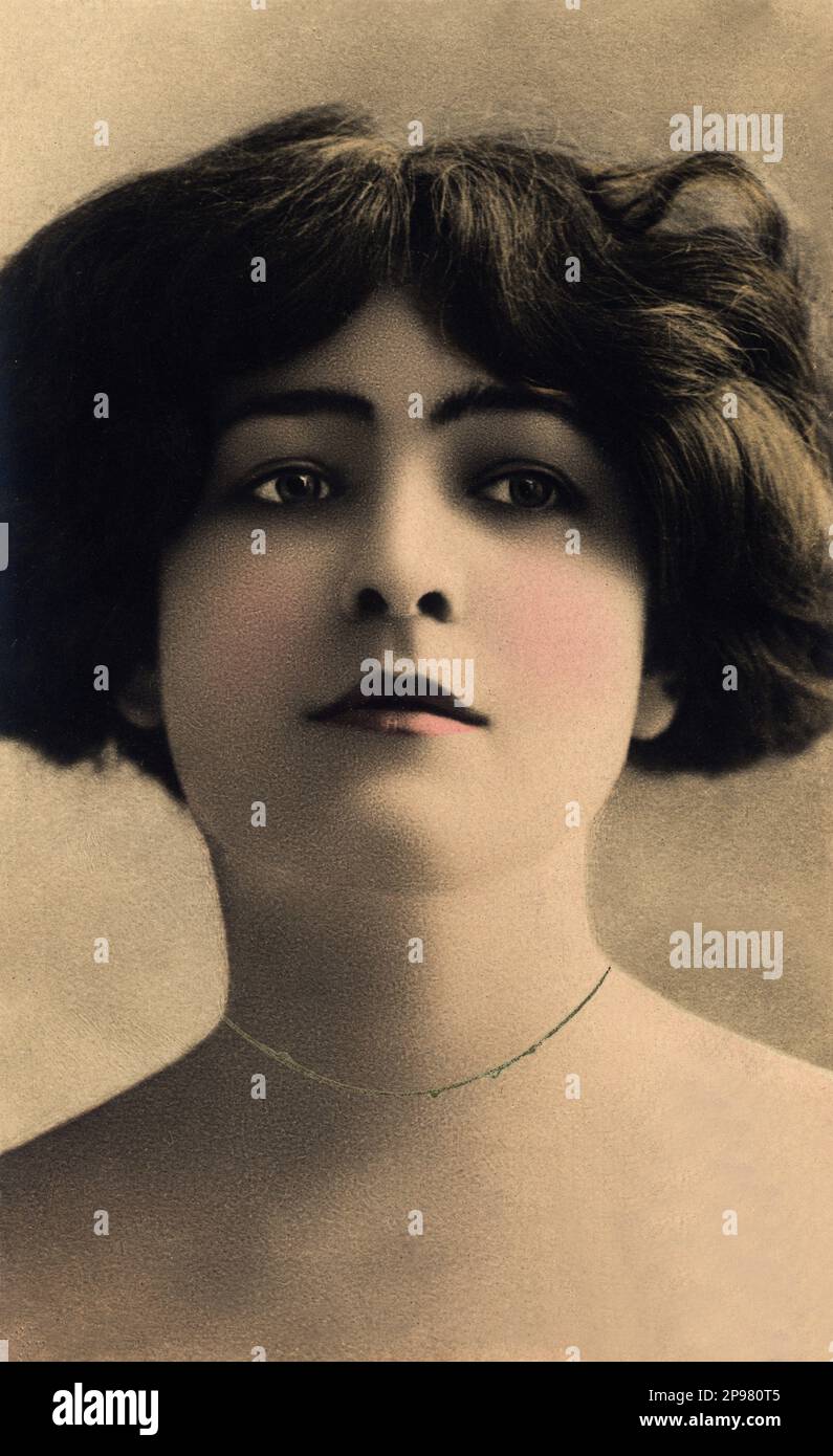 1905 ca , Paris , France : The french Casino de Paris actress Gabrielle ...