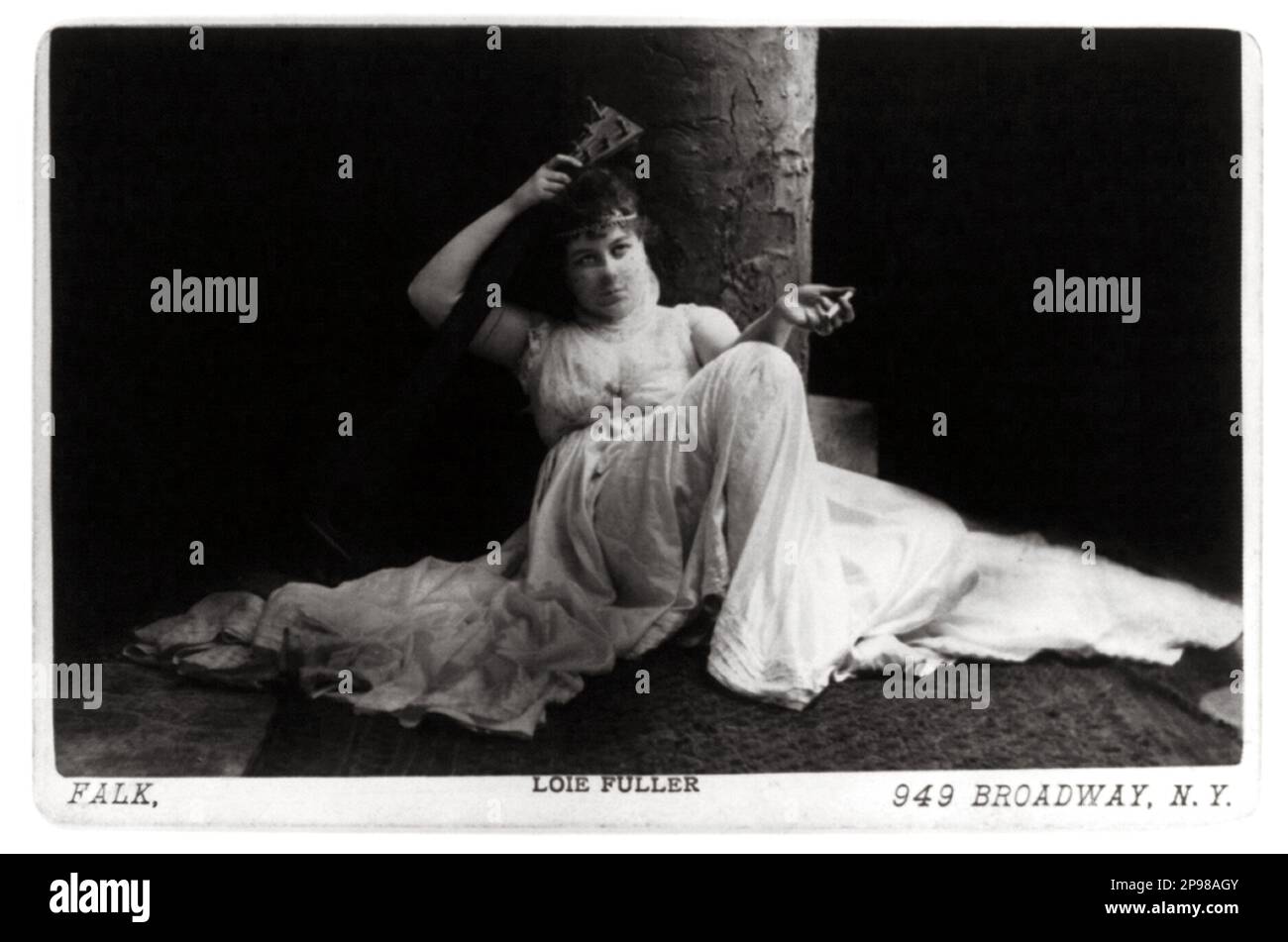Loie fuller theater hi-res stock photography and images - Alamy