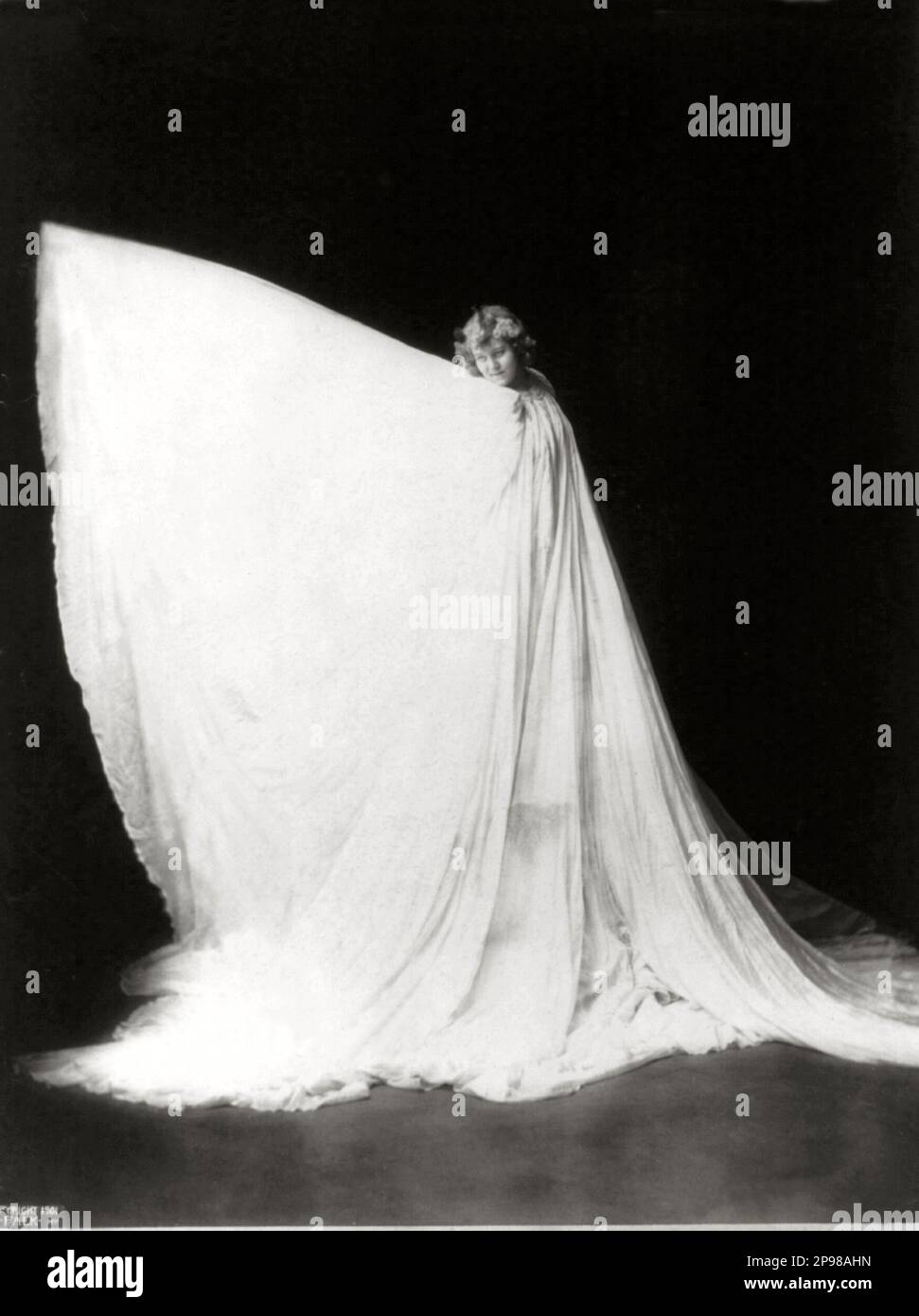 1901 , New York , USA : The celebrated american dancer of parisian ...