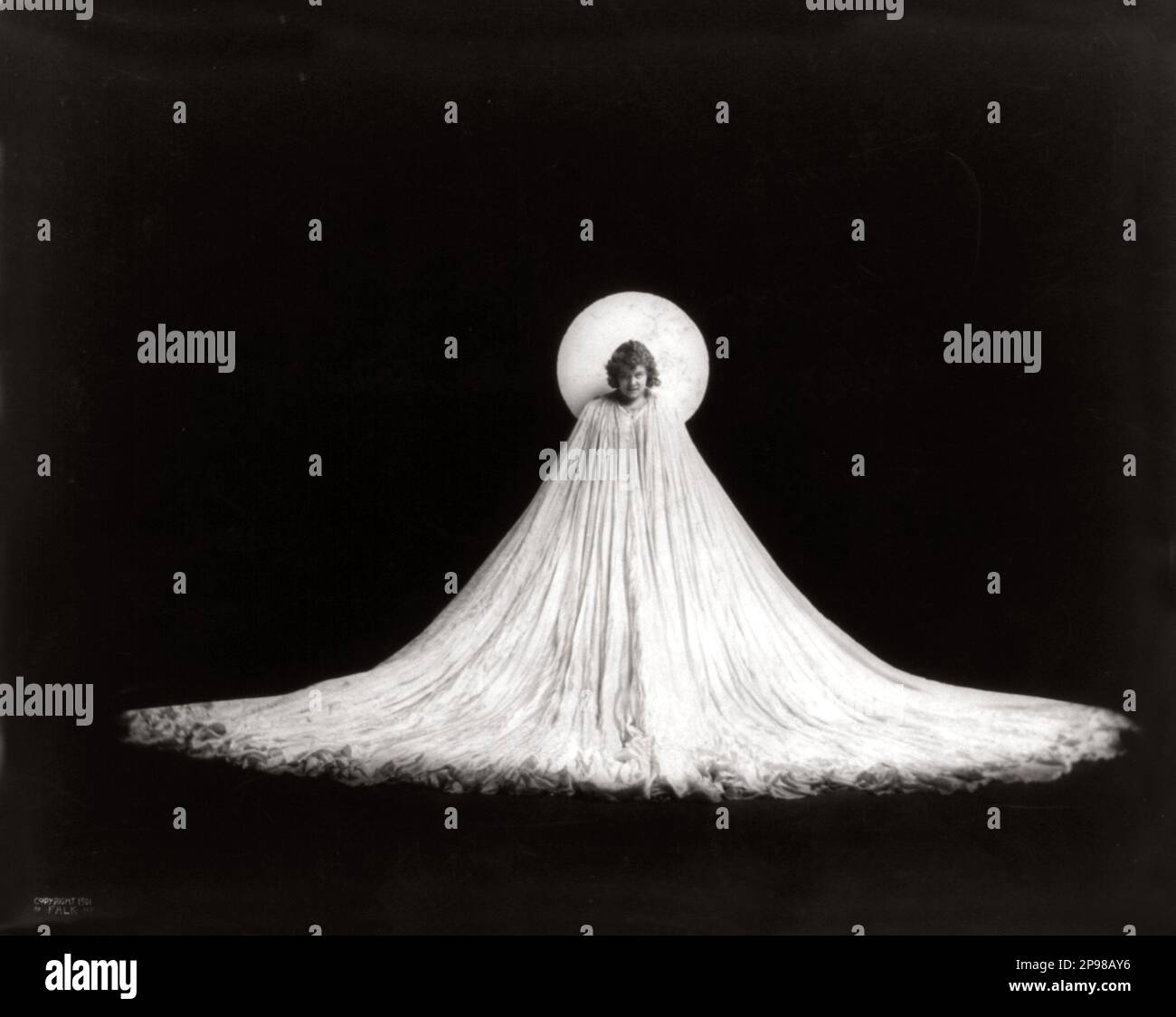 Loie fuller theater hi-res stock photography and images - Alamy