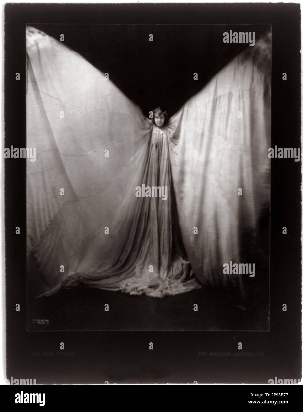 1901 , New York , USA : The celebrated american dancer of parisian ...