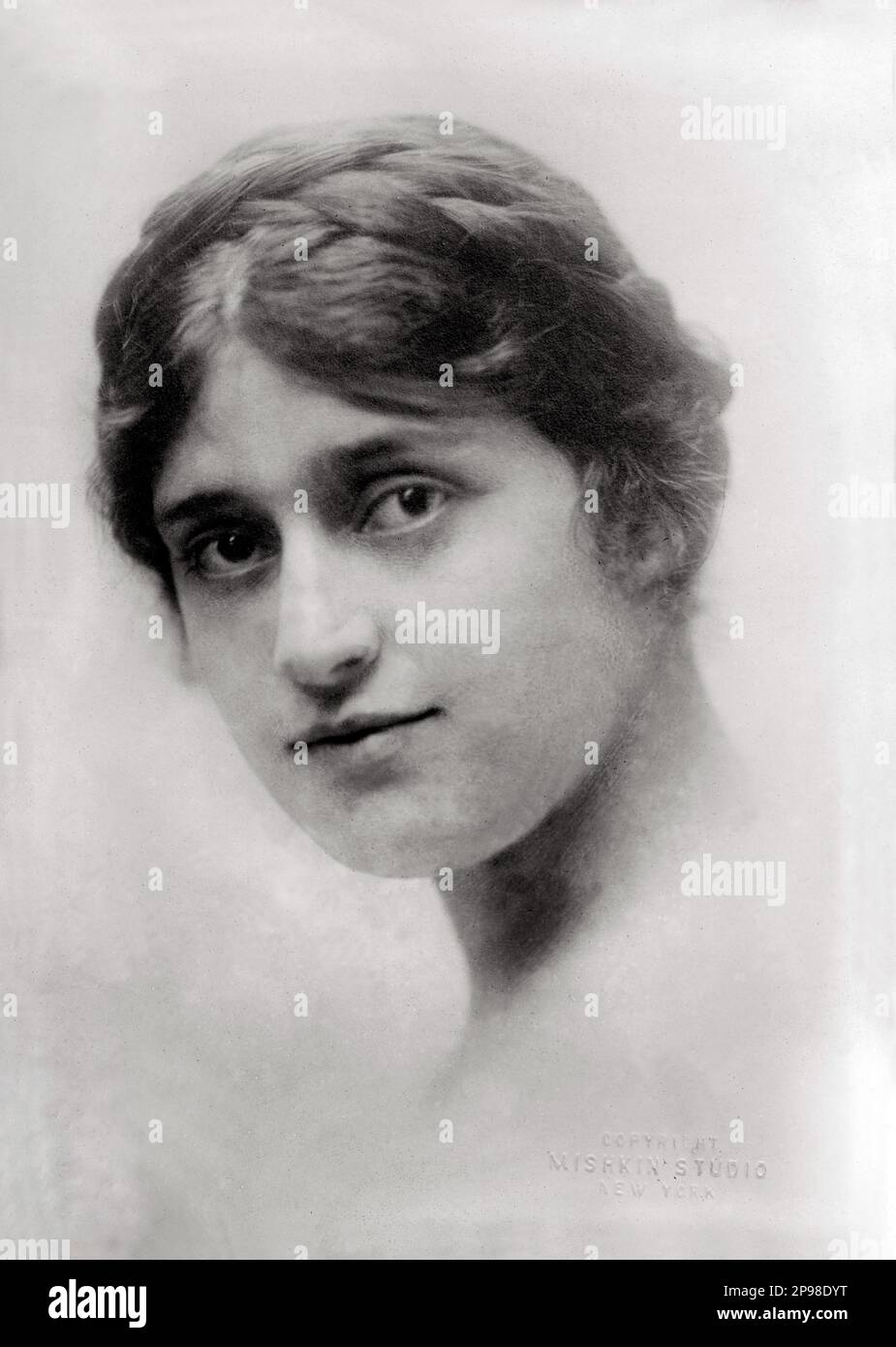 The celebrated romanian-american singer soprano ALMA GLUCK ( born Reba ...