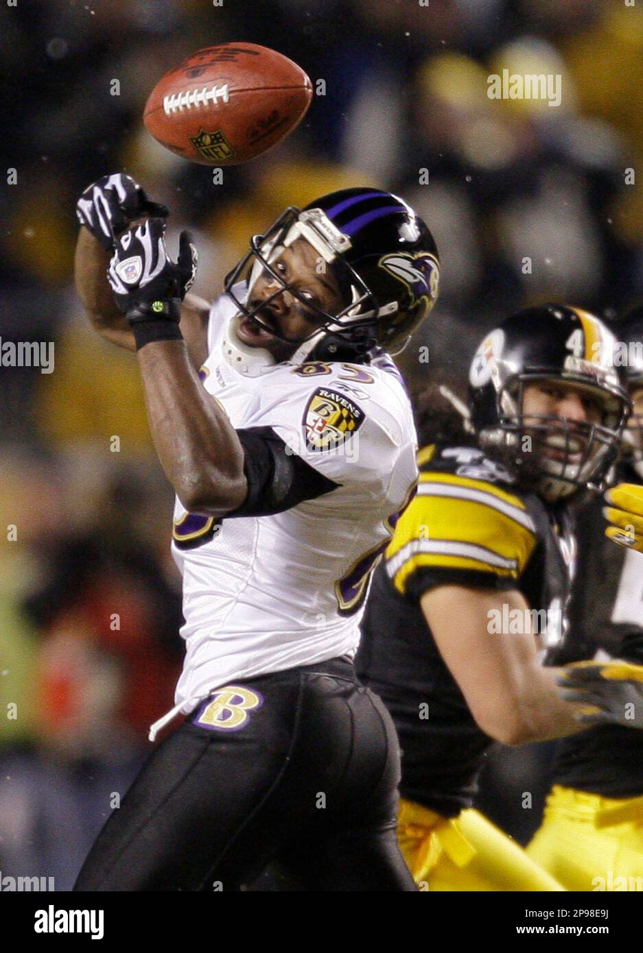 Baltimore Ravens wide receiver Derrick Mason can't hang on to a pass in ...