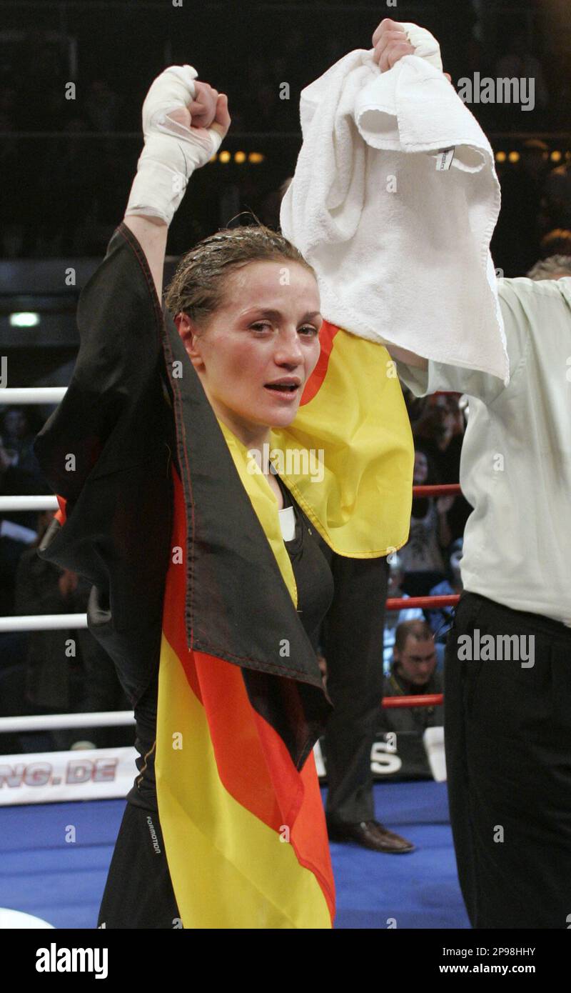 Germany's Ina Menzer reacts after winning the WIBF and WBC ...