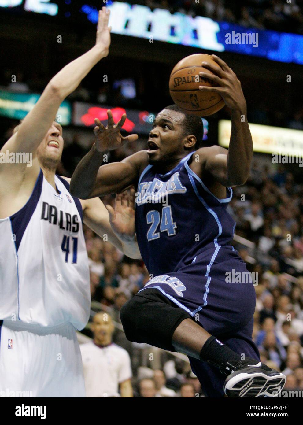 Dallas Mavericks forward Dirk Nowitzki (41), of Germany, defends as ...