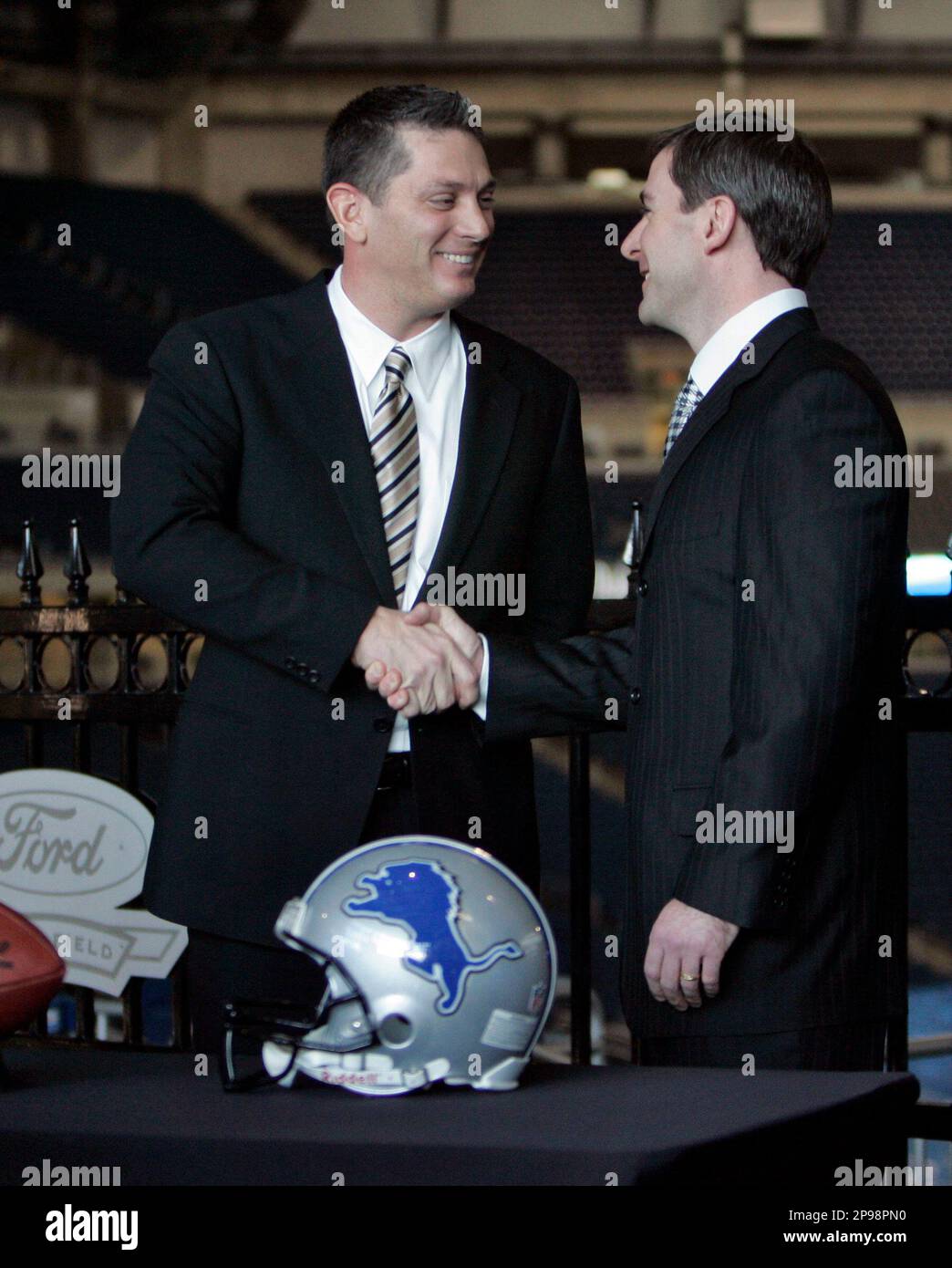 Detroit Lions coach Jim Schwartz, left, shakes hands with team ...