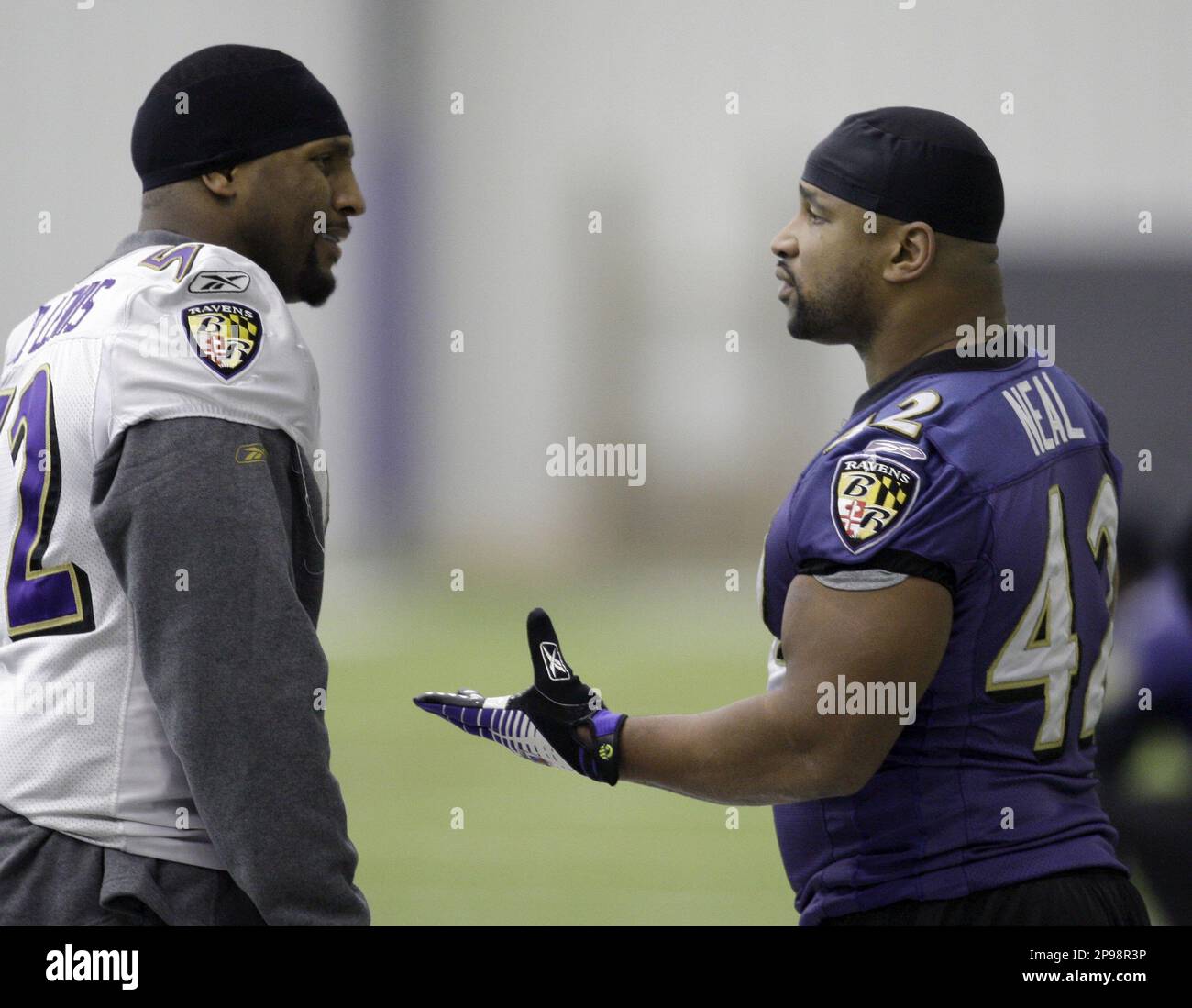 Baltimore Ravens linebacker Ray Lewis, left, talks with fullback ...