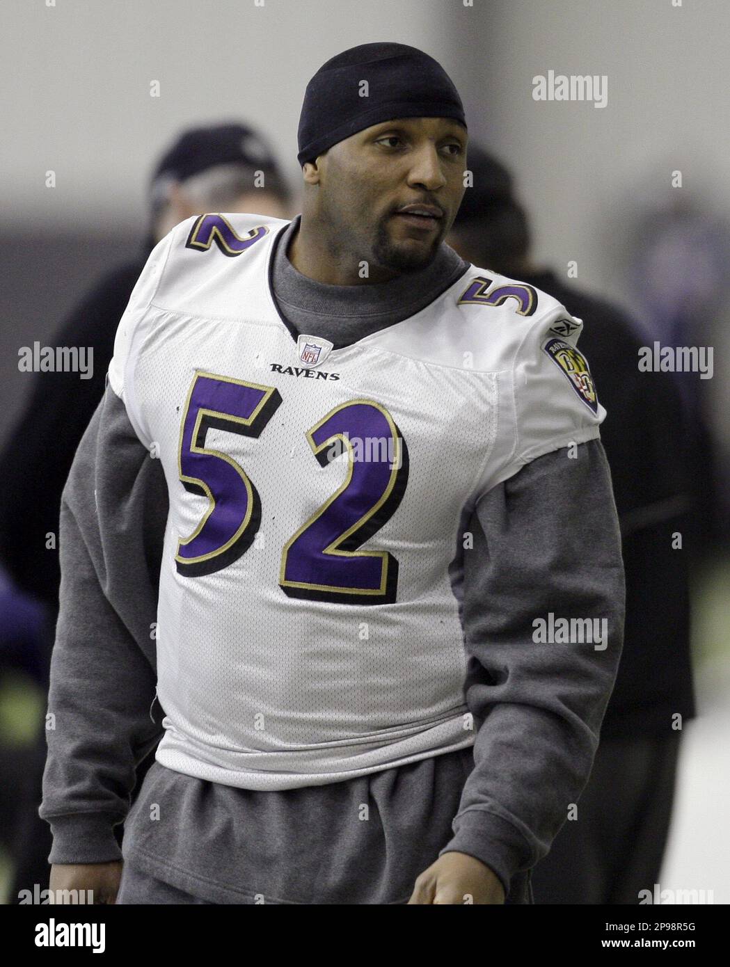 Baltimore Ravens linebacker Ray Lewis (52) talks with teammates during ...