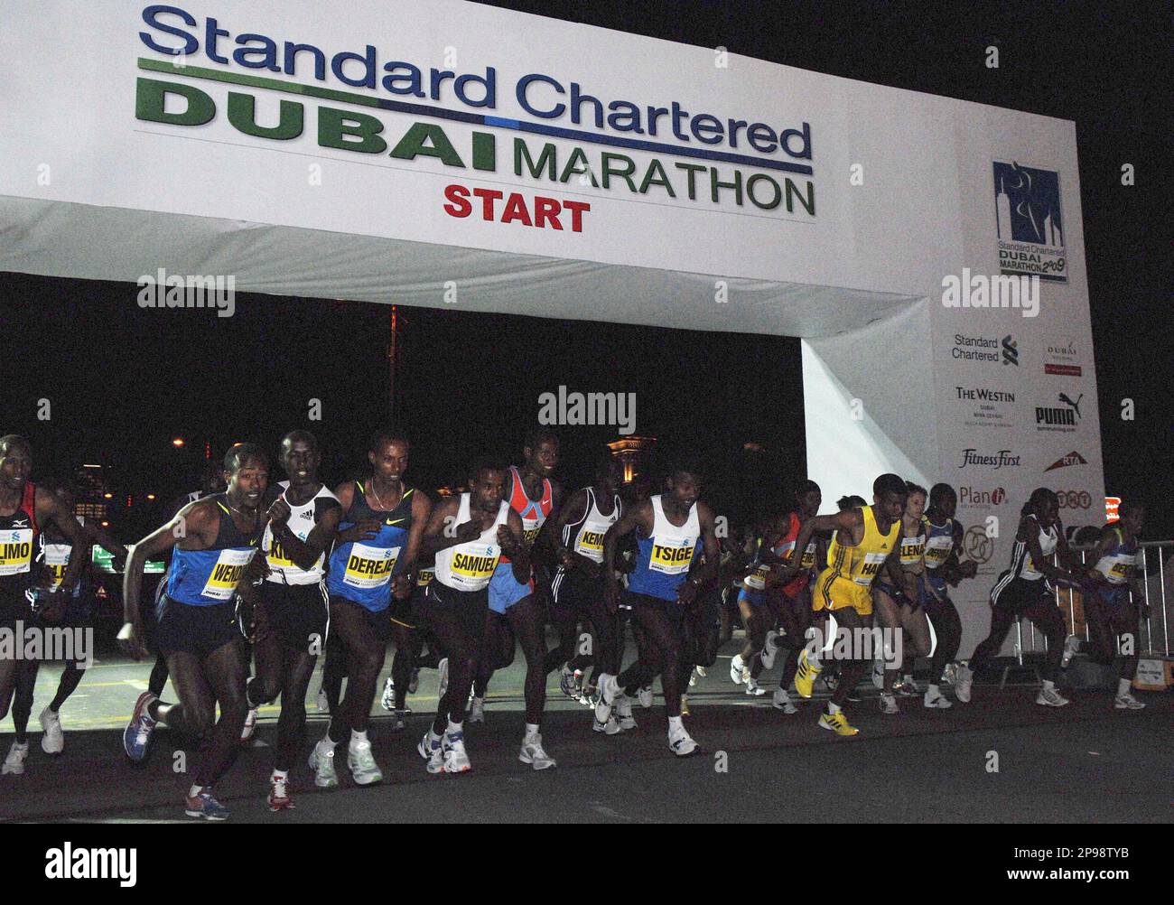 Runners start at the Dubai Maratho in Dubai, United Arab Emirates ...