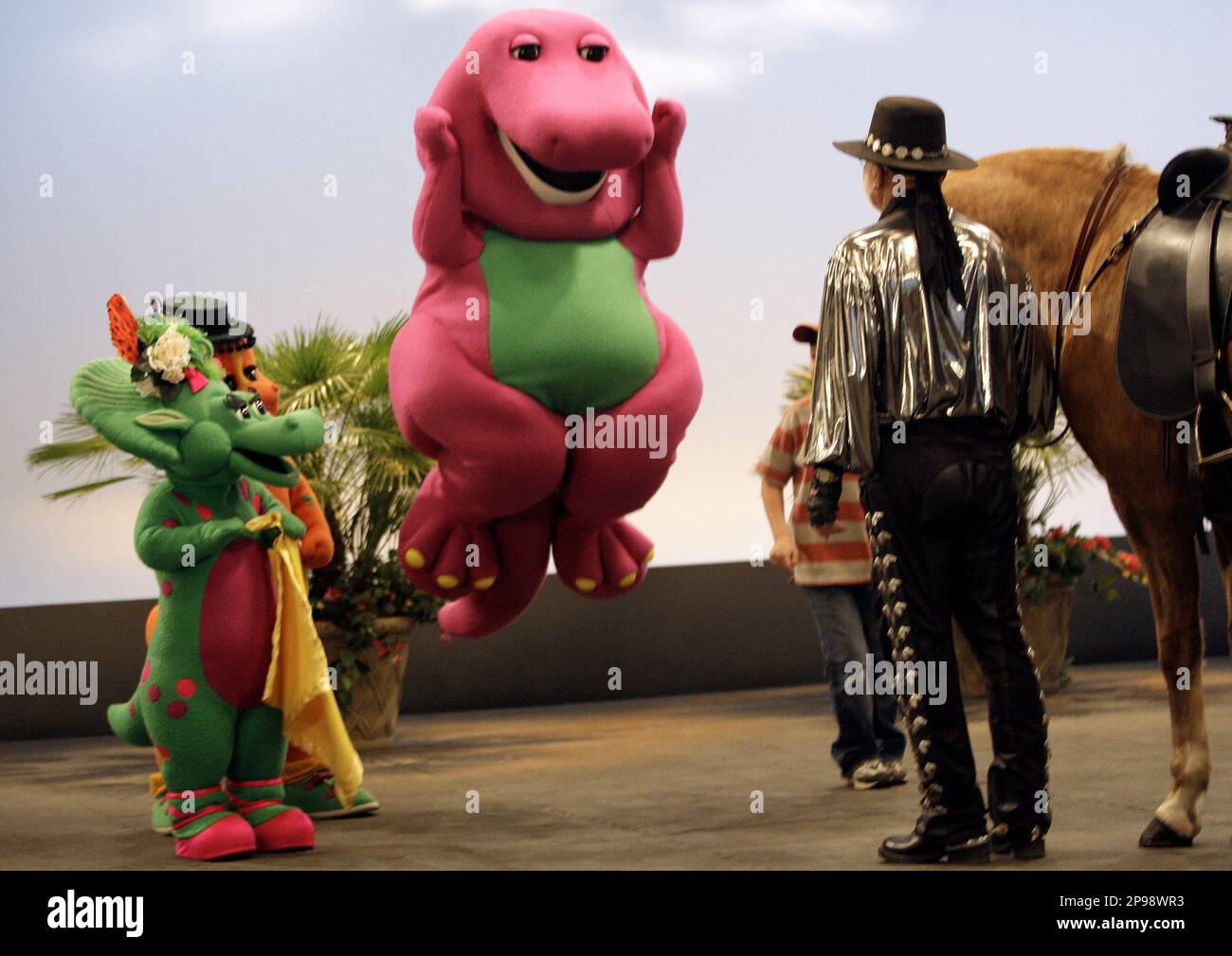 ** ADVANCE FOR MONDAY EDITIONS, JAN. 19 ** Barney jumps during filming ...