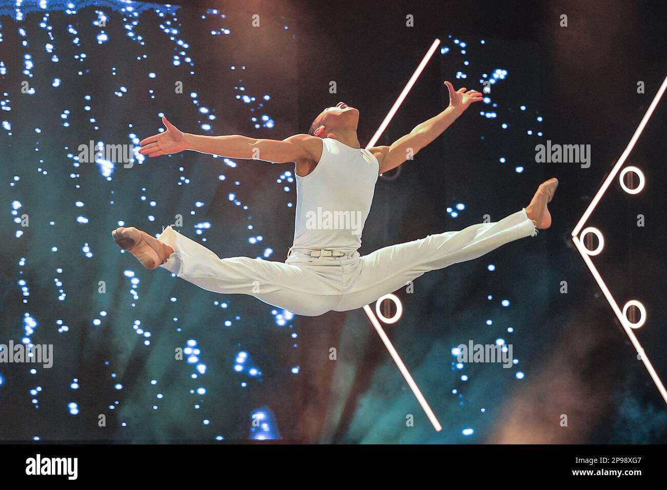 London, UK. 10th Mar, 2023. Dancer Andrew Parfitt with an energetic ...