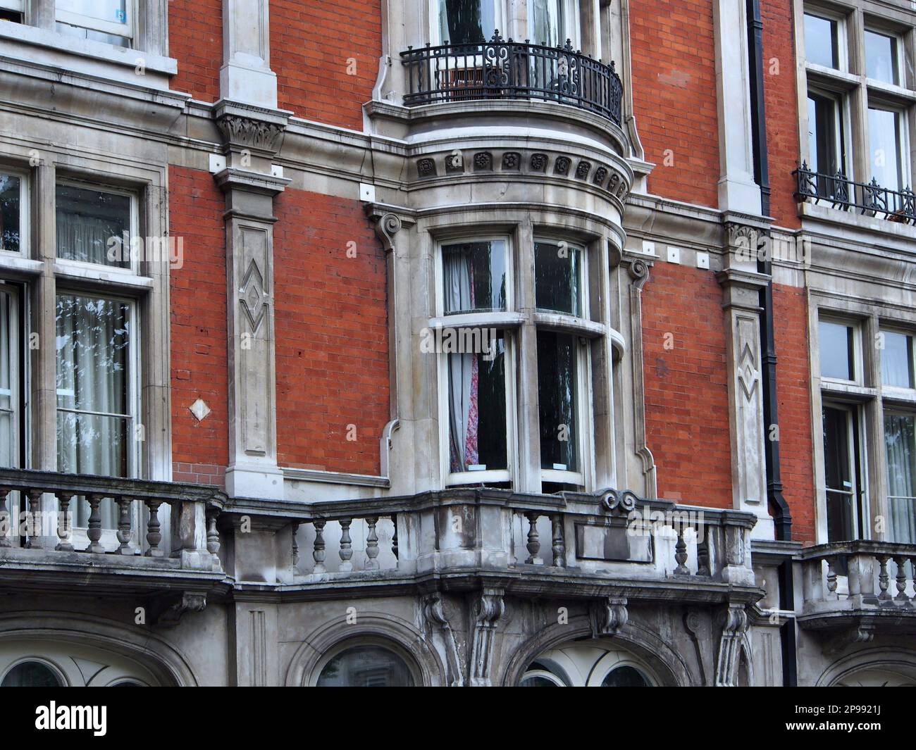 Bow window hi-res stock photography and images - Alamy