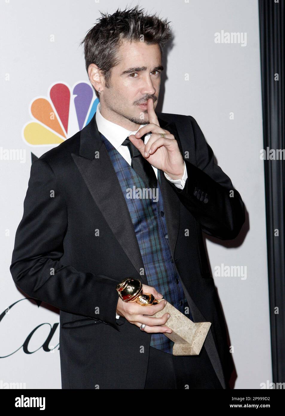 Colin Farrell poses with the actor comedy or musical award for “In ...