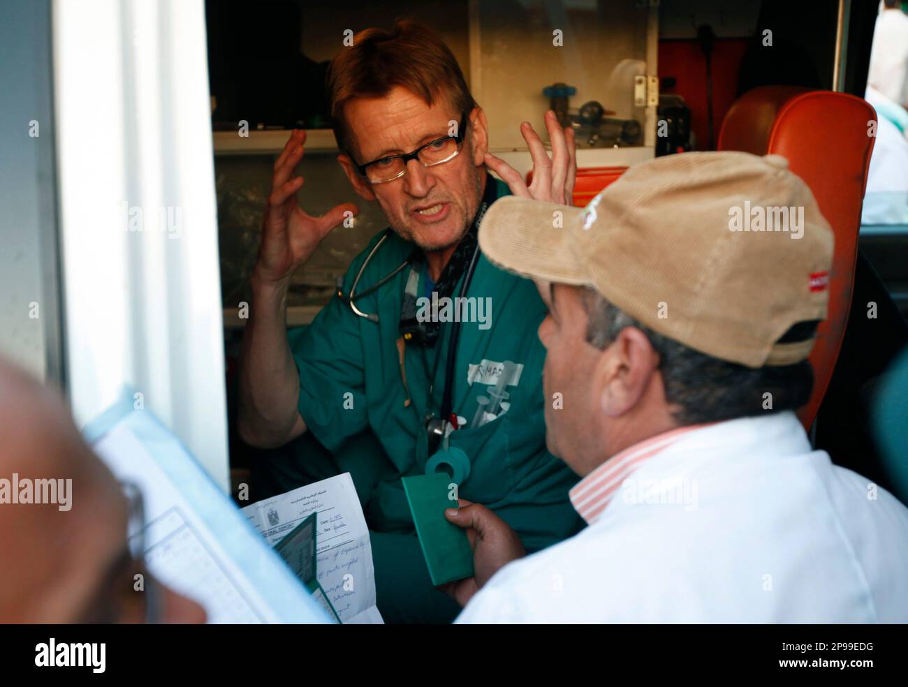 Norwegian doctor Mads Gilbert talks with Egyptian doctors from a ...