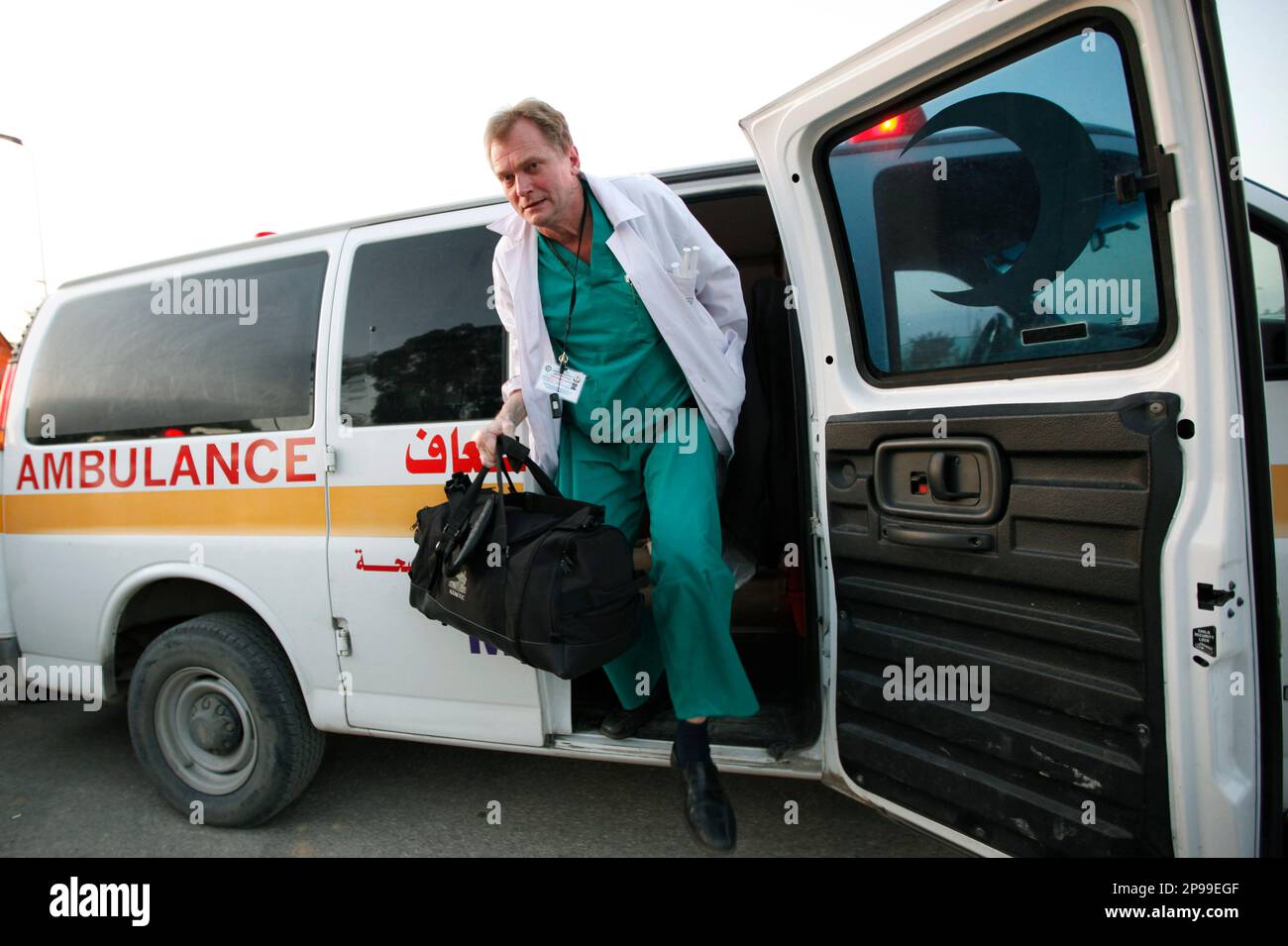 Norwegian doctor Eric Fosse steps down from a Palestinian ambulance ...