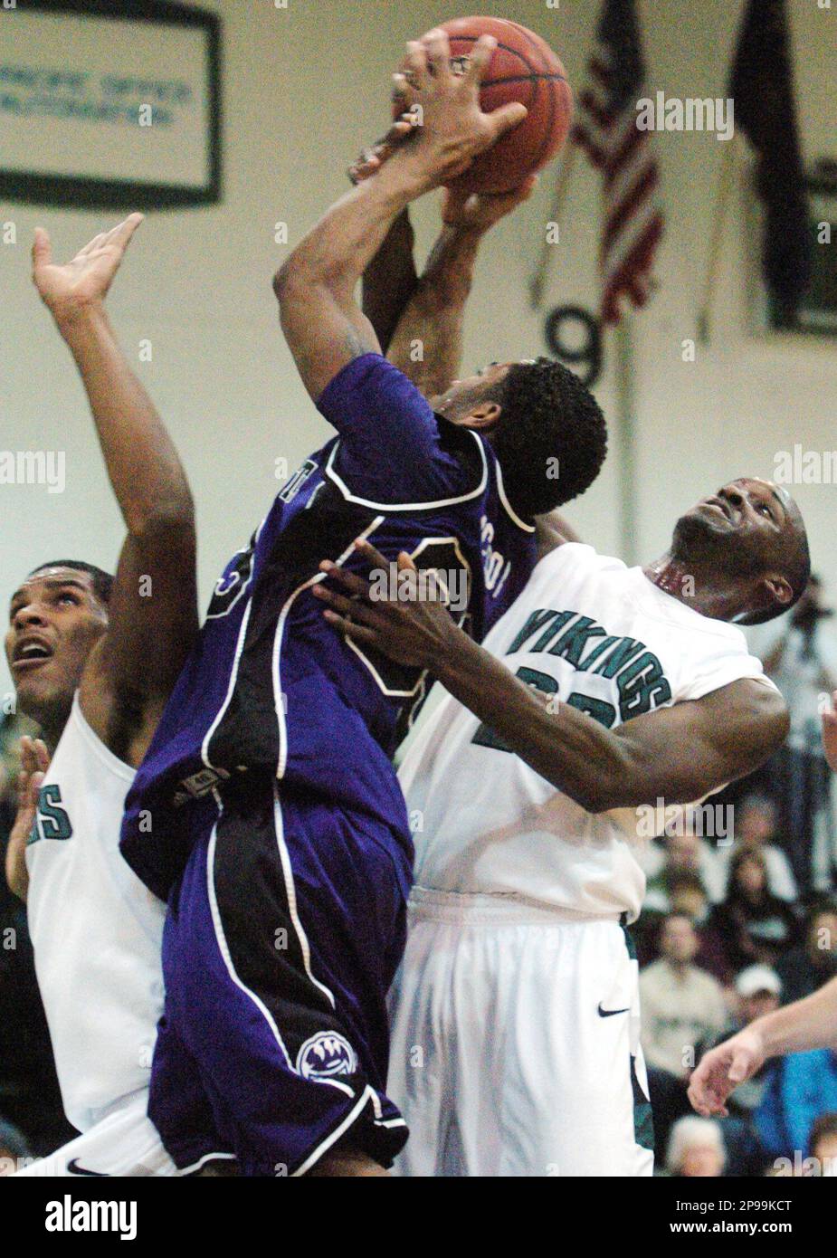 Weber State's Kellen McCoy (33) shoots against Portland State's Julius ...