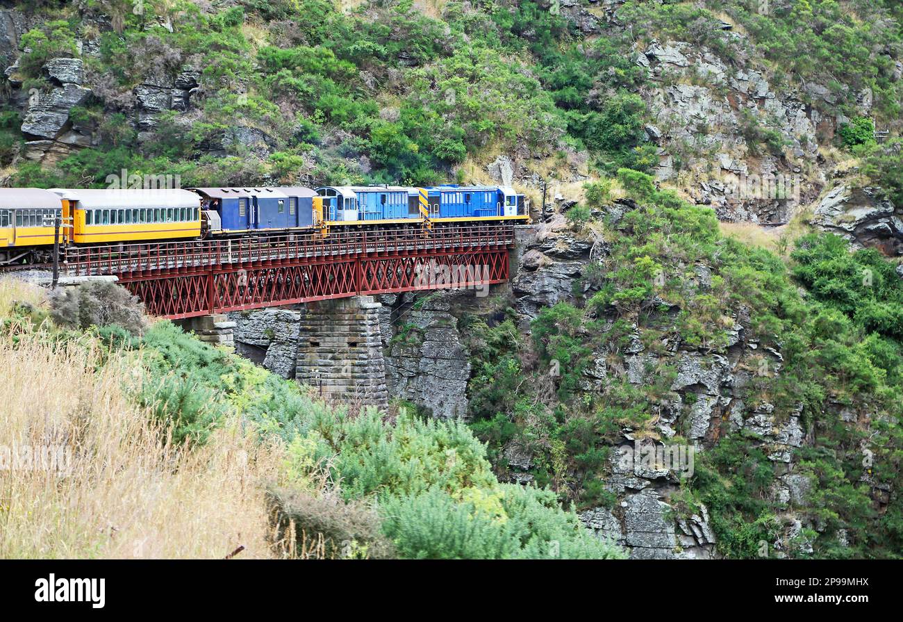 Train on a viaduct - Taieri Gorge - New Zealand Stock Photo - Alamy
