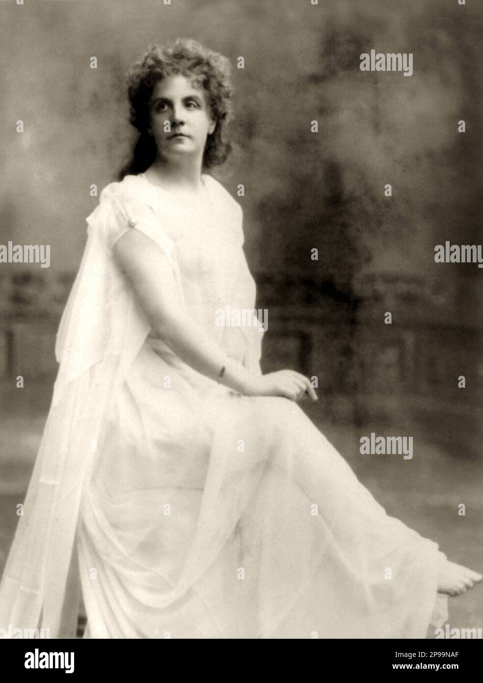 The theatre actress ADA REHAN ( 1860 - 1916 ) in a Shakespeare play ...