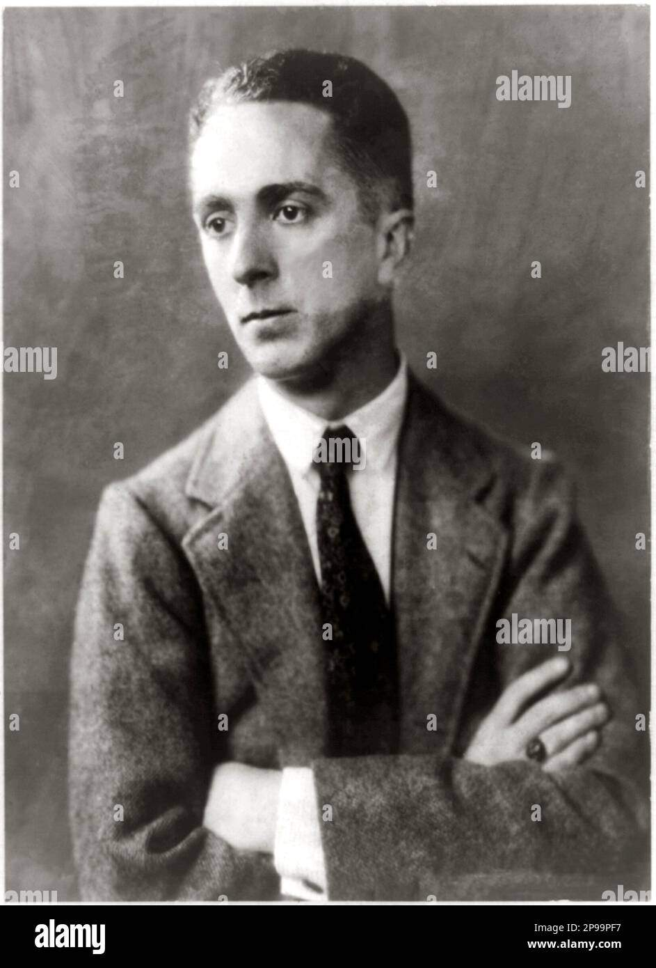 1921 , New York , USA : The celebrated american painter and illustrator ...