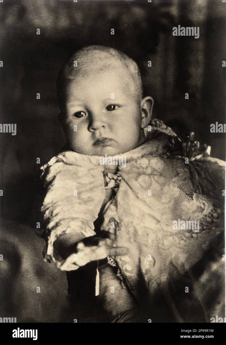 1937 , Napoli, Italy : The italian prince VITTORIO EMANUELE ( born 1937 ...