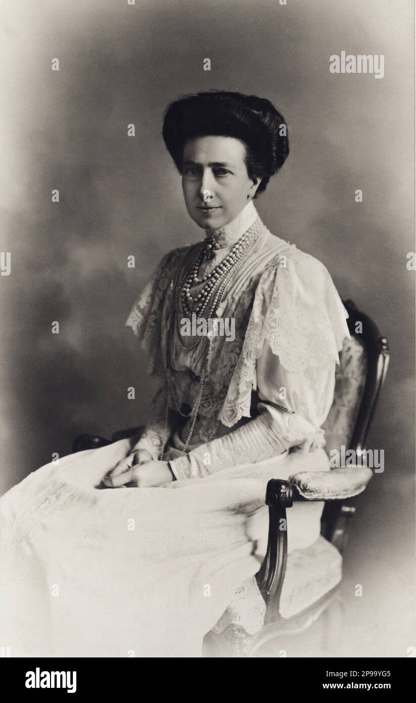 1909 : Queen VICTORIA of SWEDEN ( 1862 - 1930 ), born princess of BADEN ...