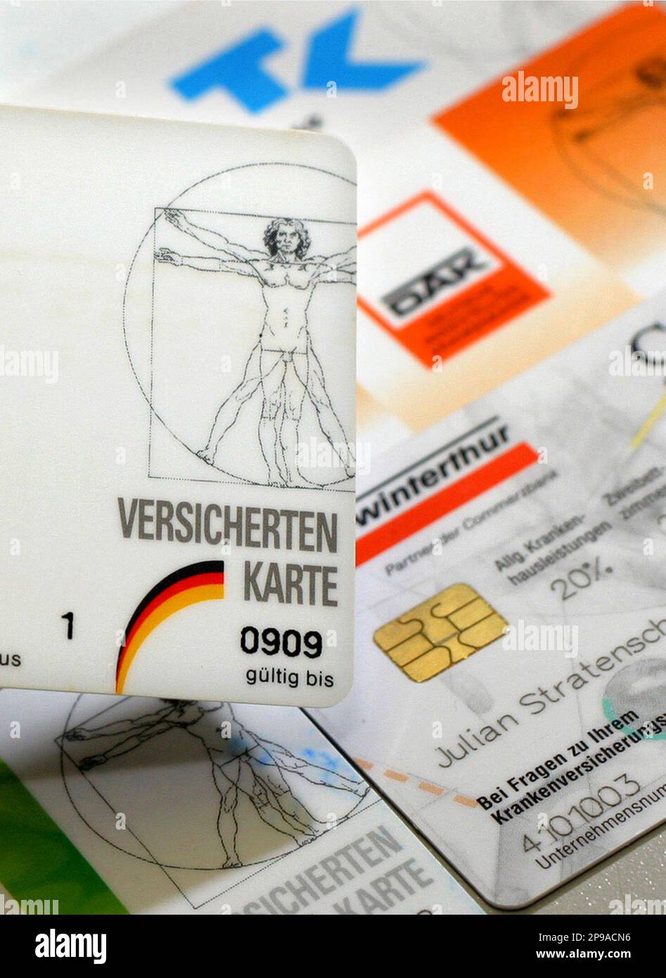 ** ARCHIV ** Die Versichertenkarten verschiedener deutscher ...