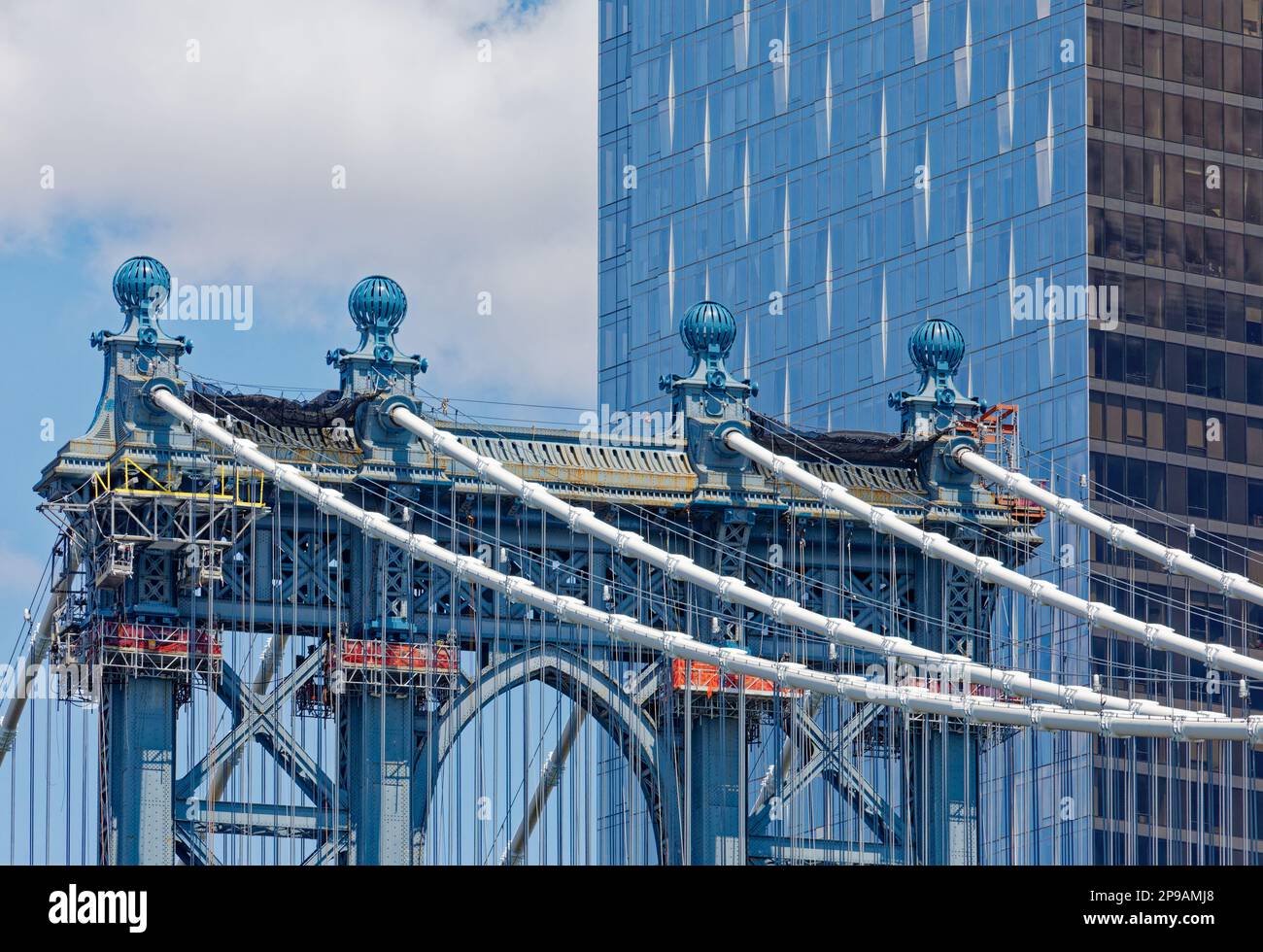 Manhattan tower of the Manhattan Bridge, with the glass curtain wall ...