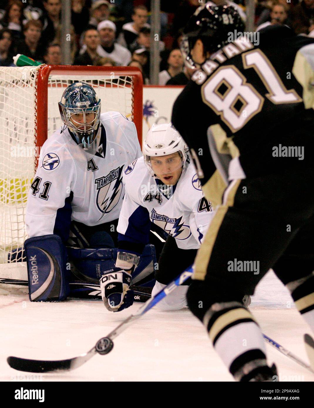 Pittsburgh Penguins' Miroslav Satan (81), of Slovakia, tries to control ...