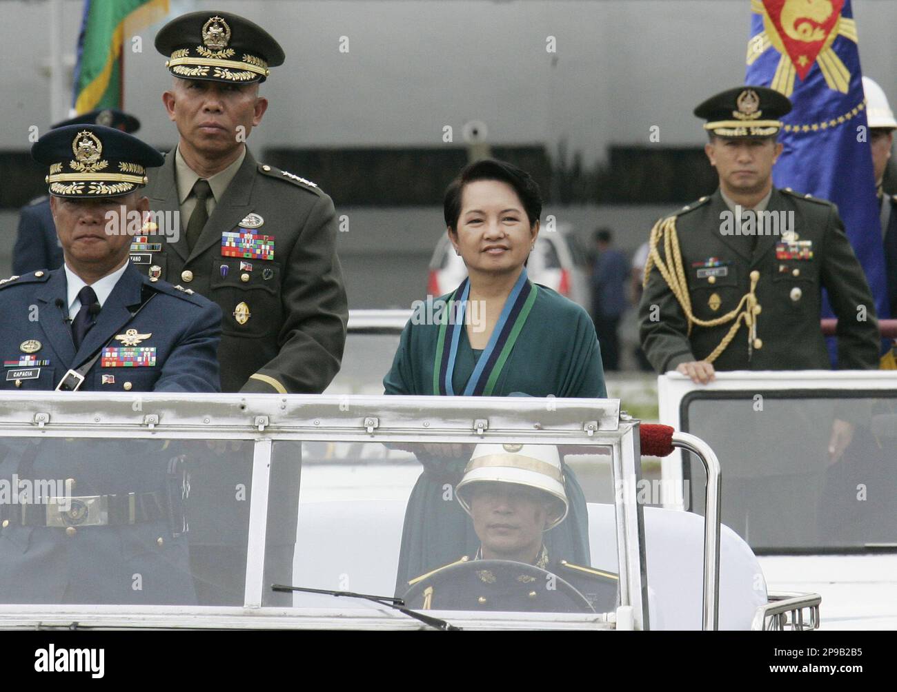 Philippine President Gloria Macapagal Arroyo, center, with Armed Forces ...
