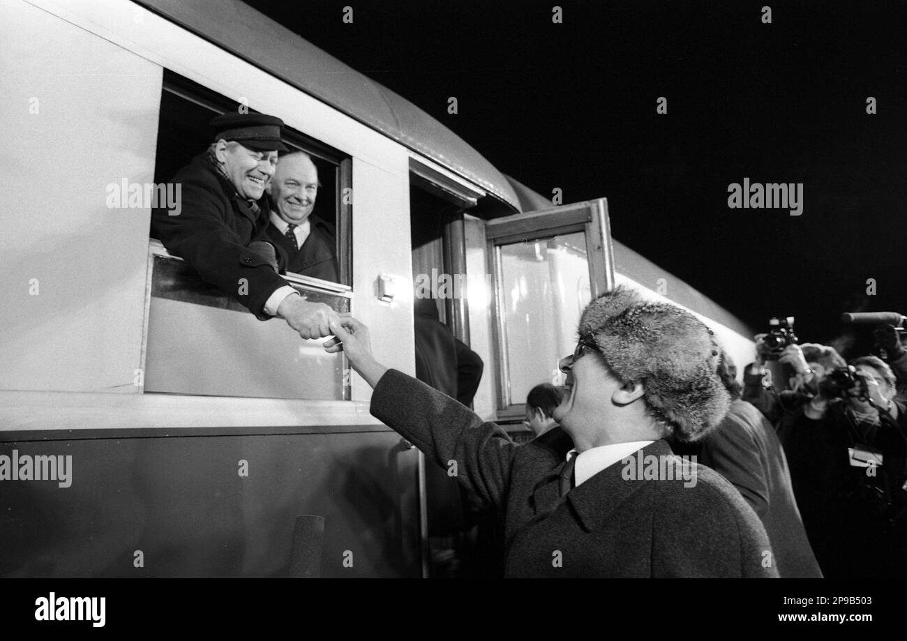 ** FILE ** Dec. 13, 1981 file picture shows West German Chancellor ...