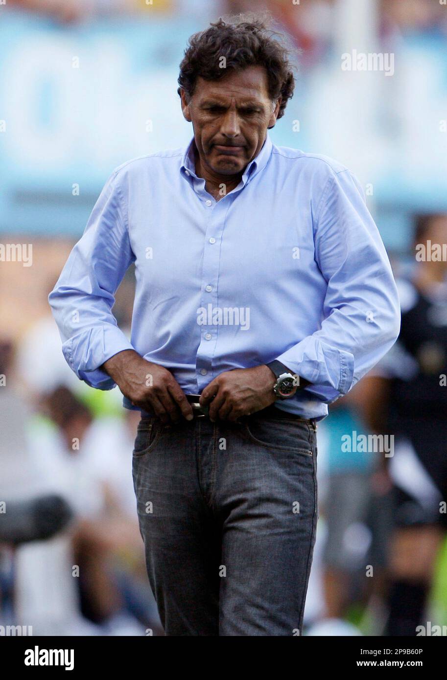 San Lorenzo's coach Miguel Russo gestures during an Argentinean league ...