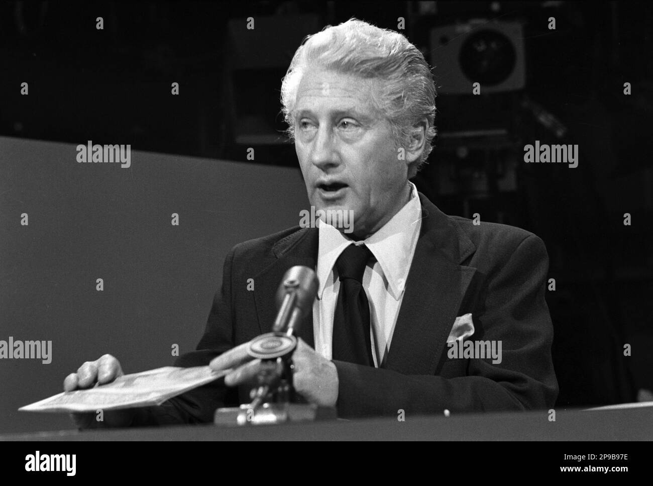 ** FILE ** In this Aug. 30, 1976, file photo Mark Felt appears on CBS ...