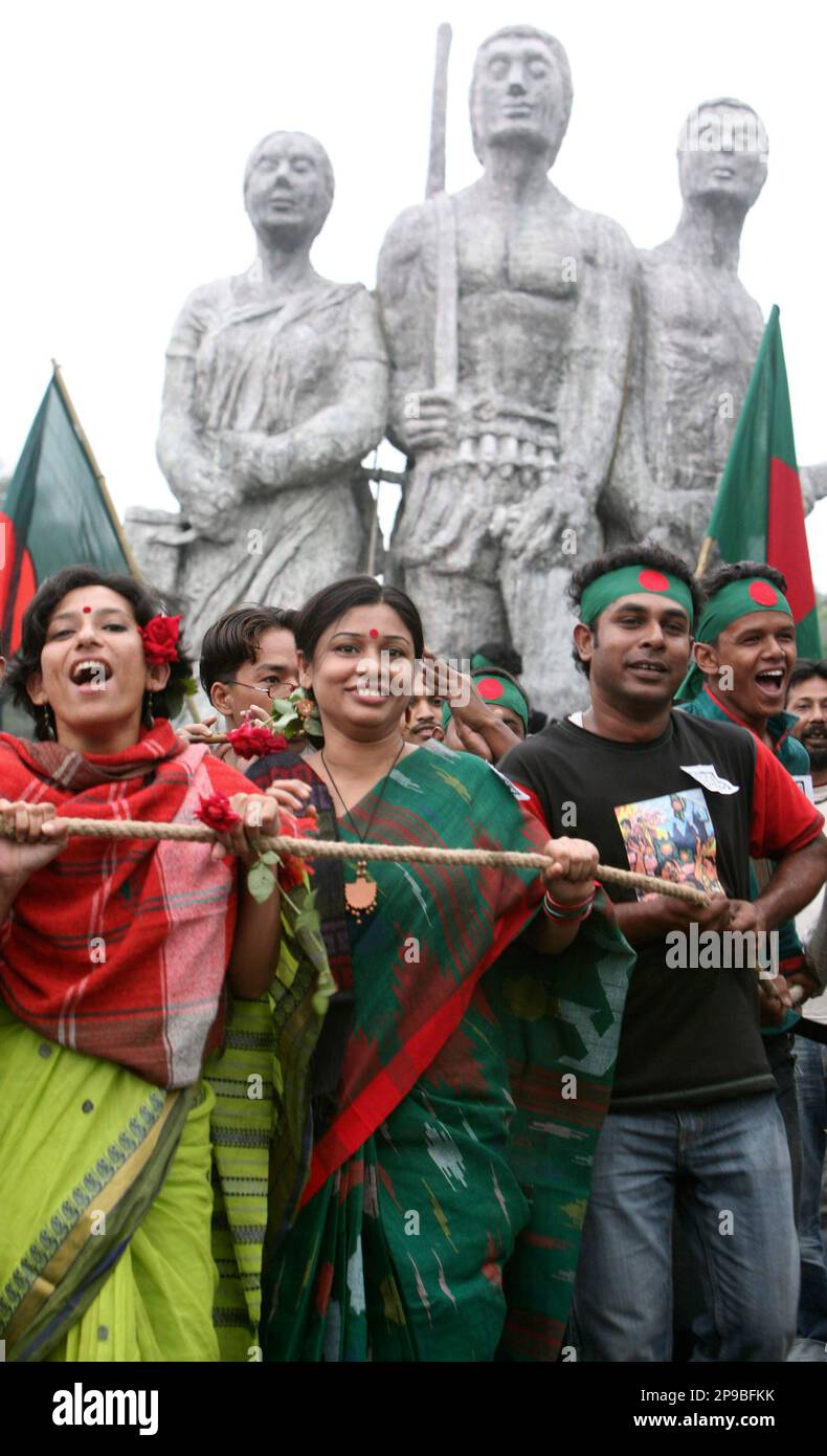 Bangladeshis pull a replica of freedom fighter's sculpture as they ...