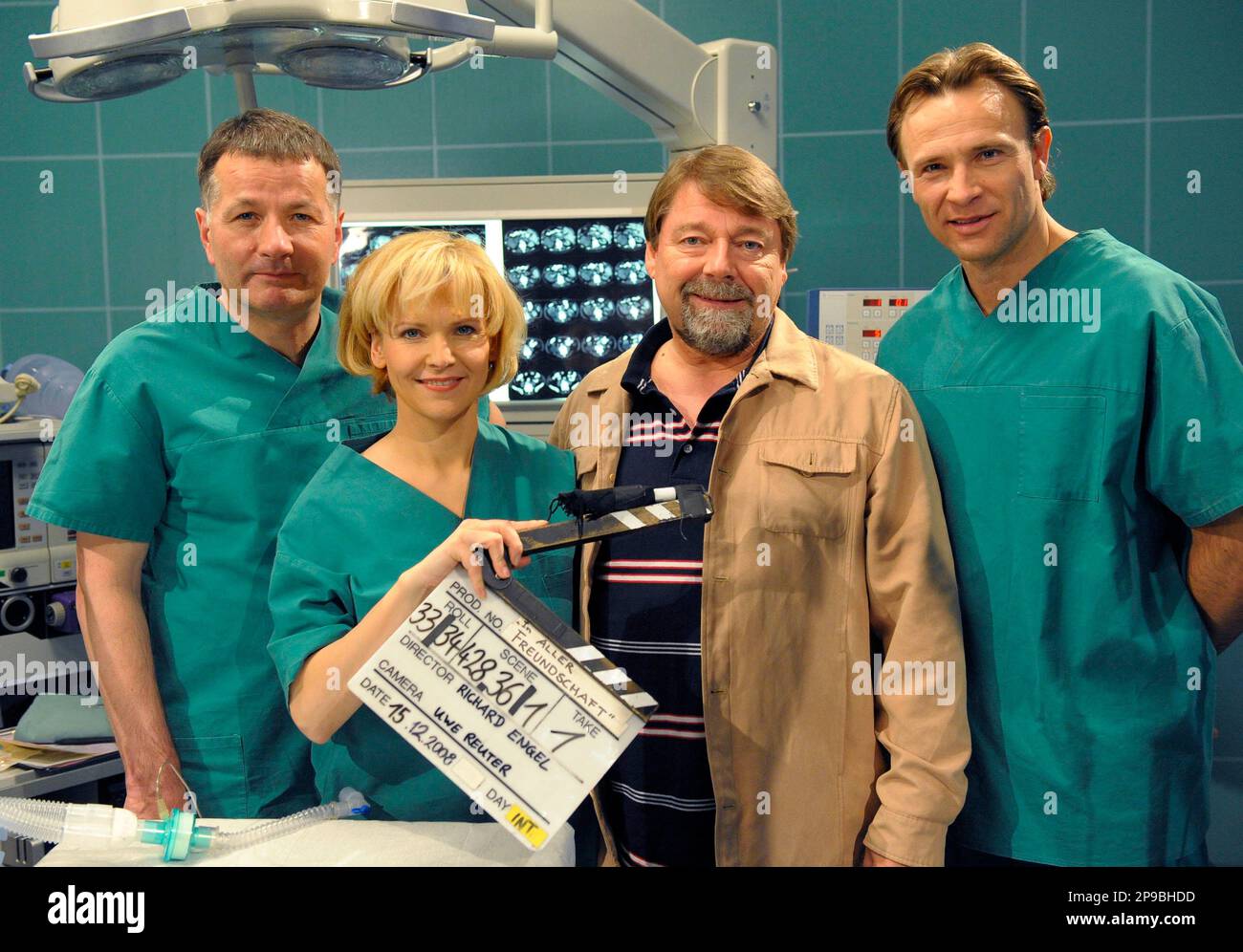 Das "Aerzteteam" der Fersehserie "In aller Freundschaft" stellt sich am ...