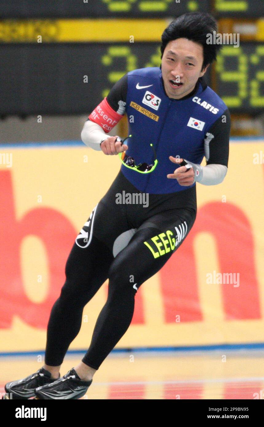 Lee Kyou-hyuk of South Korea reacts after winning the men's 500-meter ...