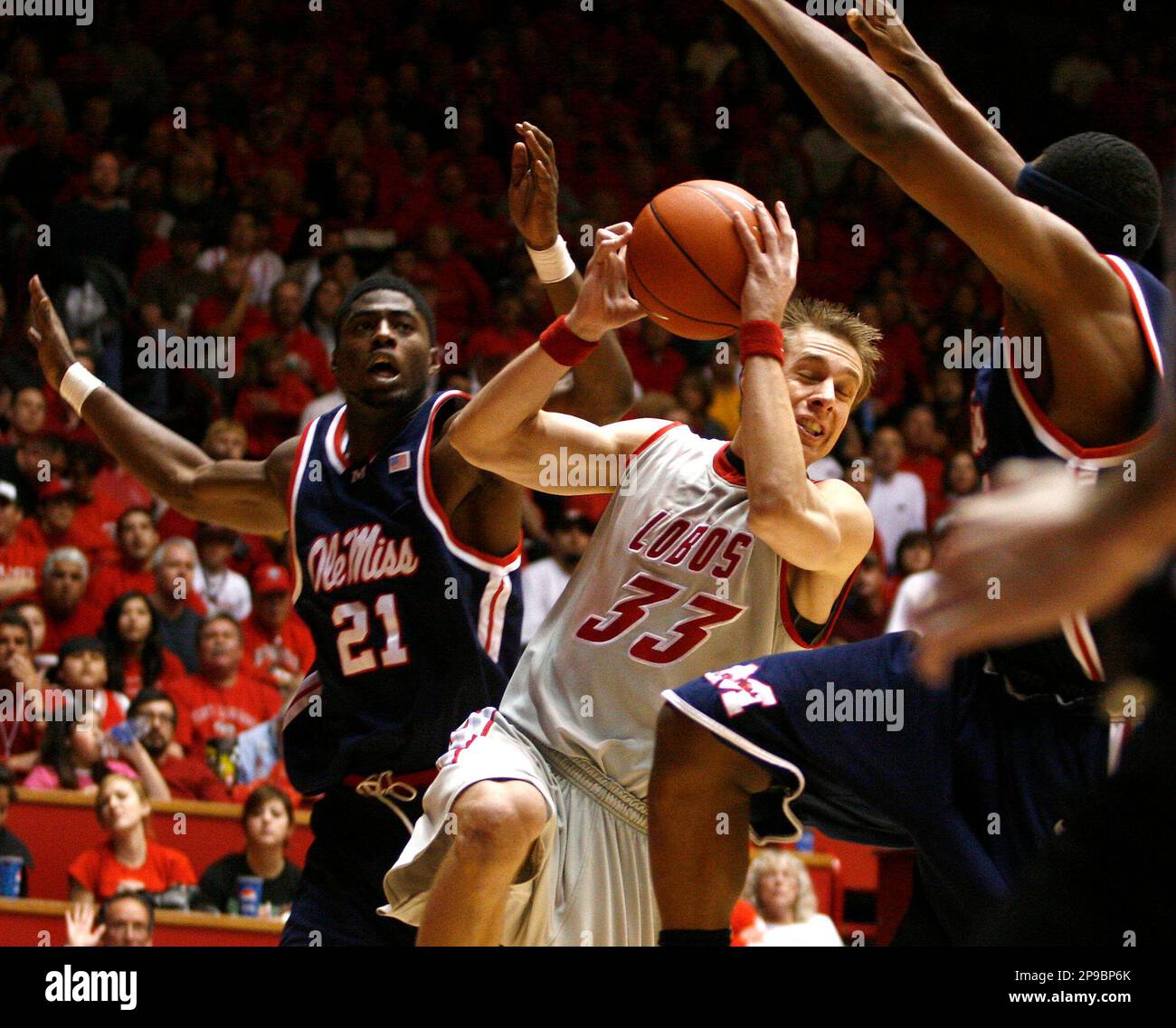 New Mexico's Chad Toppert (33) goes for a layup while being guarded by ...