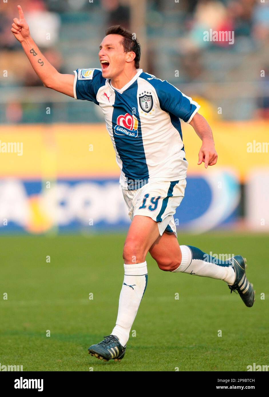Christian Gimenez (19) of Mexico's Pachuca C.F. celebrates after ...