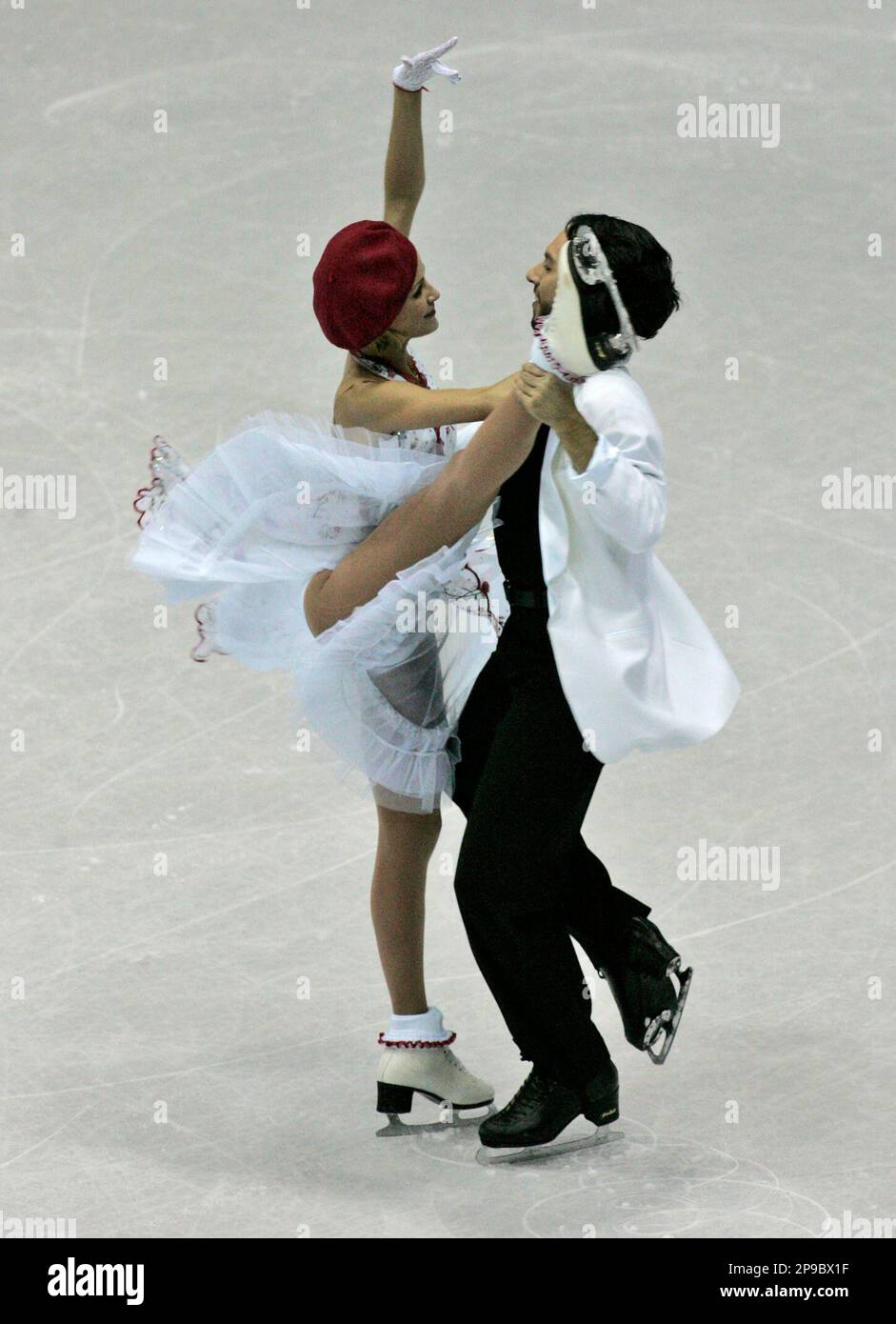 Unites States's Tanith Belbin and Benjamin Agosto perform in the ice ...