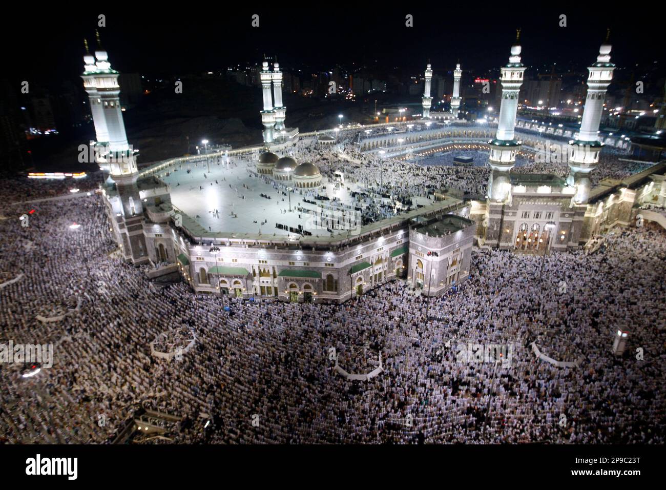 Tens of thousands of Muslim pilgrims gather at the Grand Mosque on the ...