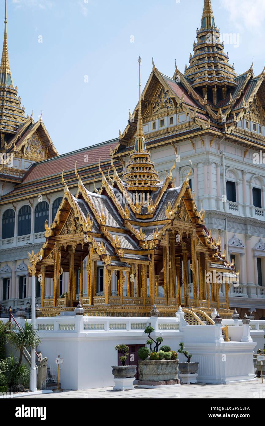 Phra Tinang Aporn Phimok Prasat Pavilion in the Grand Palace in Bangkok ...