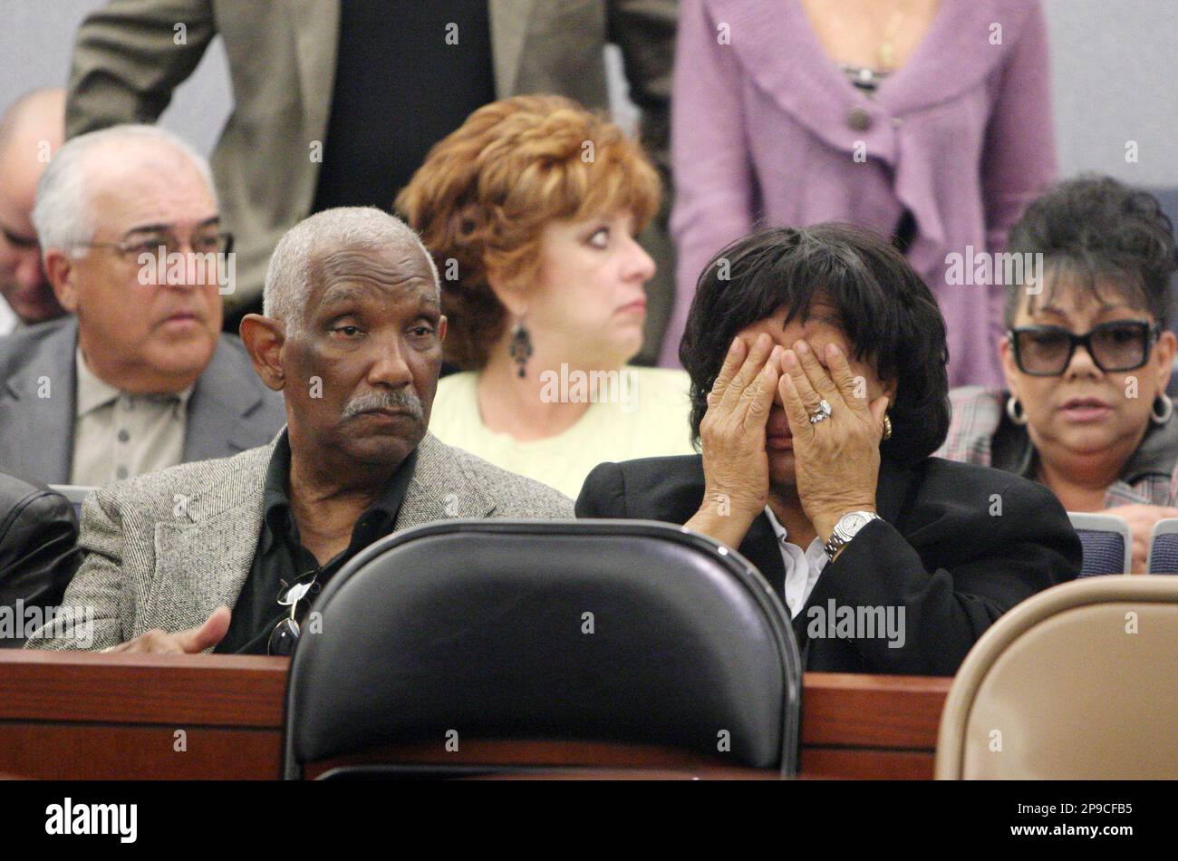 O.J. Simpson's sister Mattie Shirley Simpson-Baker, right, reacts to ...