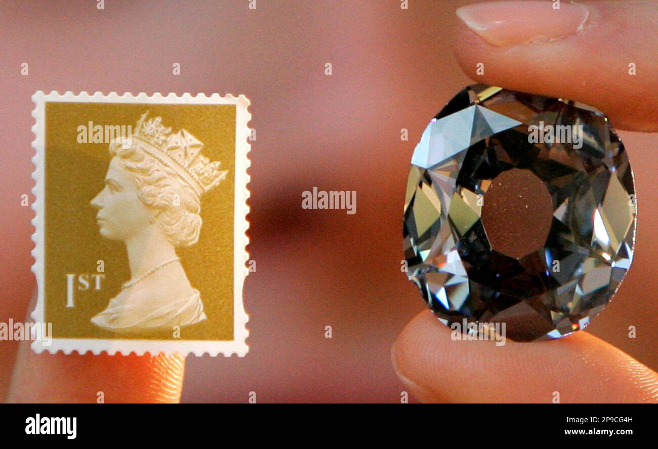 Becky Markley holds the Wittelbach diamond, a rare 35.6 carat 17th ...