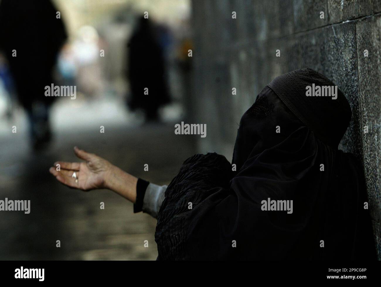 A Kashmiri Muslim woman begs for alms outside the shrine of Shah ...