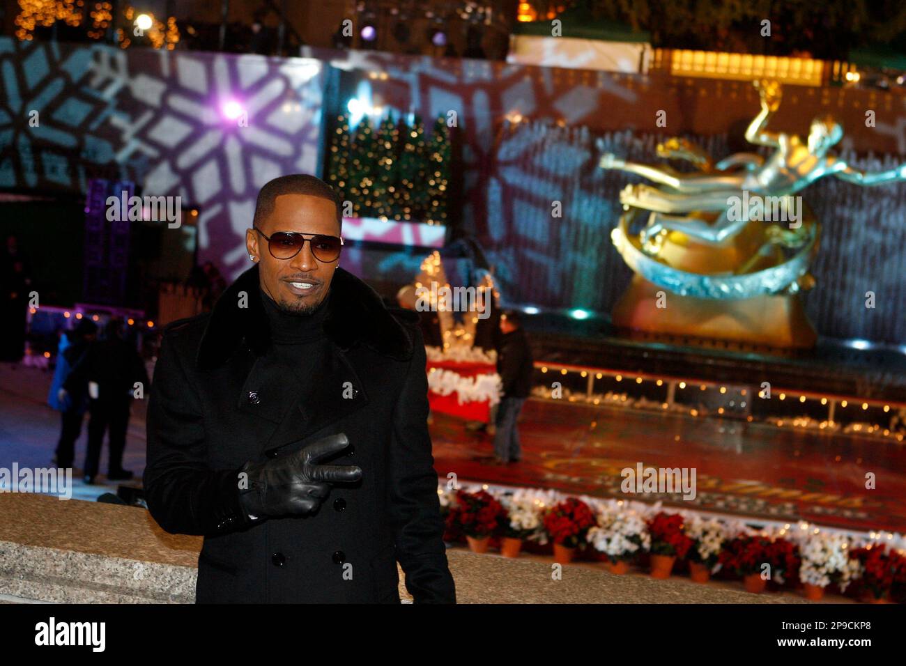 Actor Jamie Foxx poses during the 76th annual Rockefeller Center ...