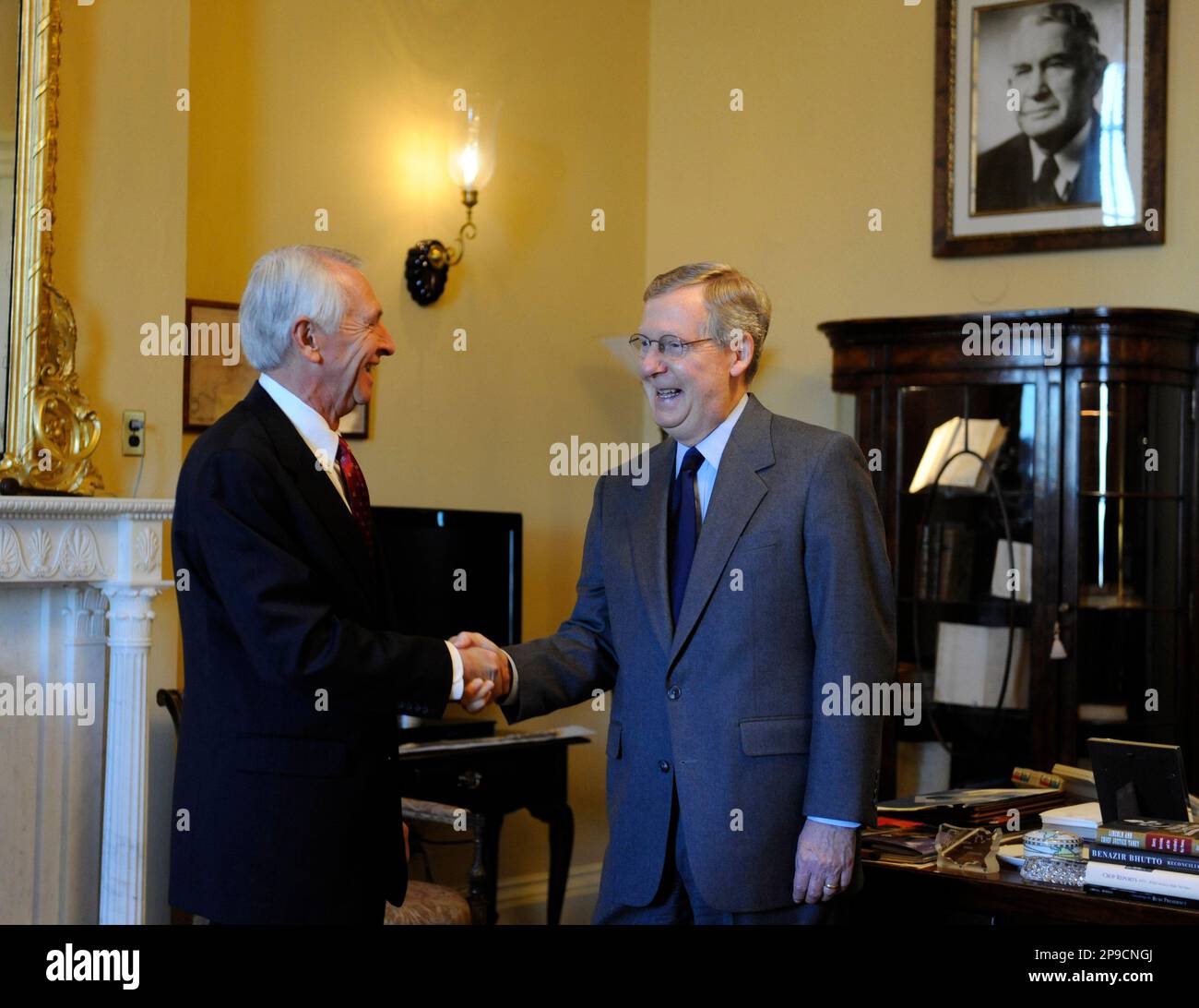Kentucky Gov. Steve Beshear, left, shakes hands with Senate Minority ...
