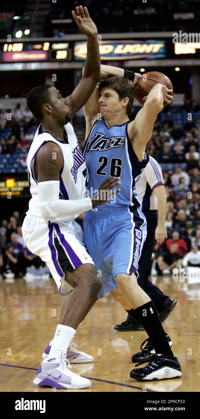 Utah Jazz forward Kyle Korver, right, protects the ball from the ...
